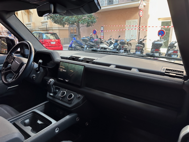 LAND ROVER DEFENDER – Monaco Infinity Luxury
